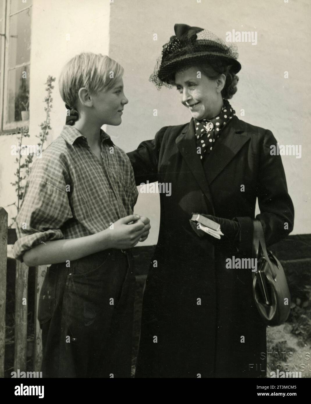 Danish actor Dagfinn Holmberg and actress Ellen Gottschalch in the ...
