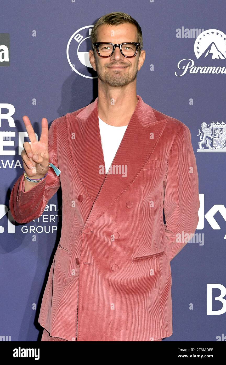 Joko Winterscheidt bei der Verleihung vom Blauer Panther - TV ...