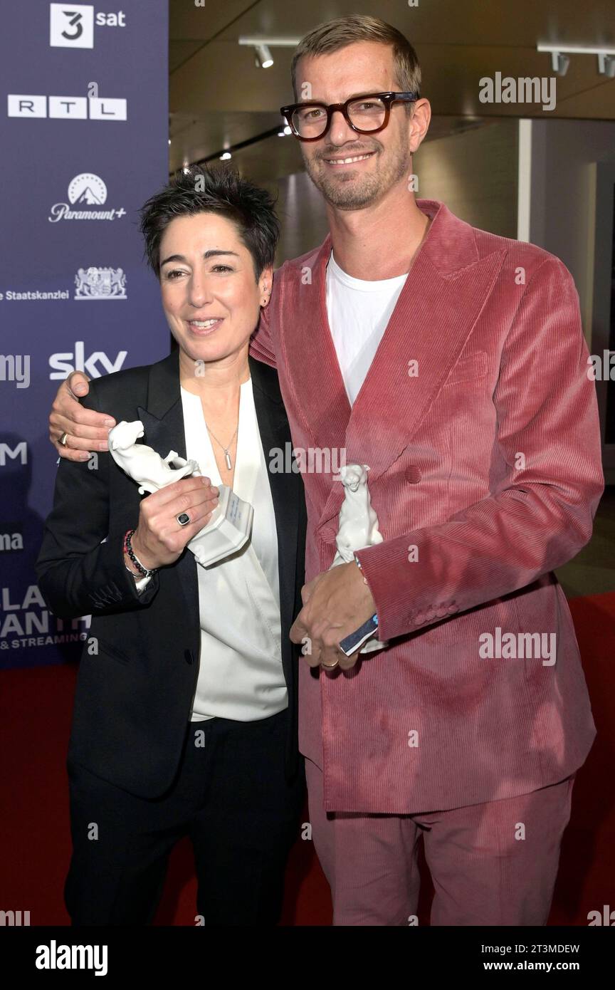 Dunja Hayali und Joko Winterscheidt bei der Verleihung vom Blauer ...