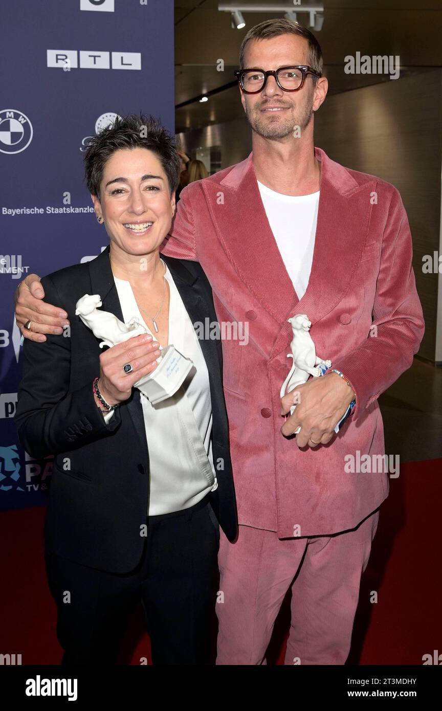 Dunja Hayali und Joko Winterscheidt bei der Verleihung vom Blauer ...