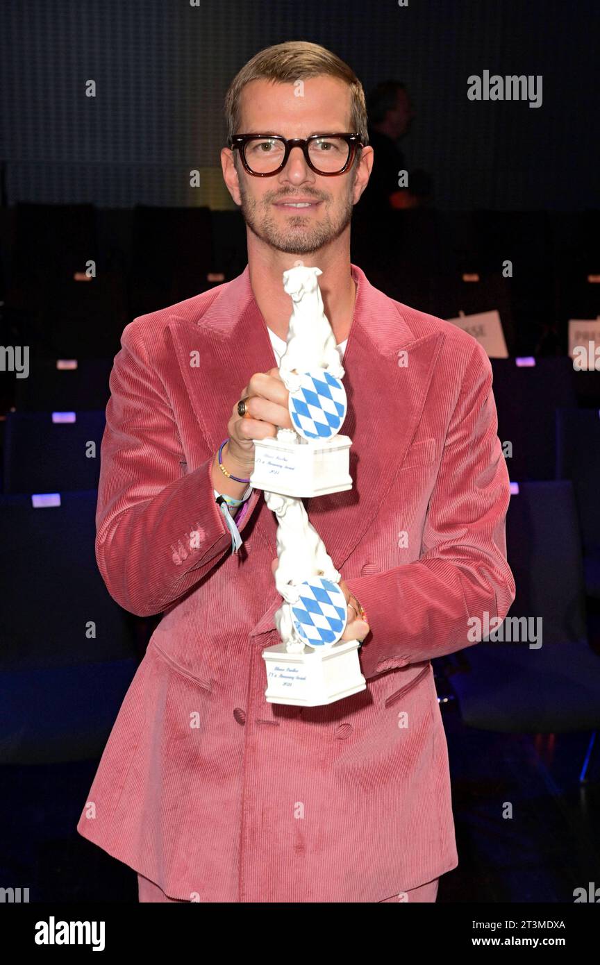 Joko Winterscheidt bei der Verleihung vom Blauer Panther - TV ...