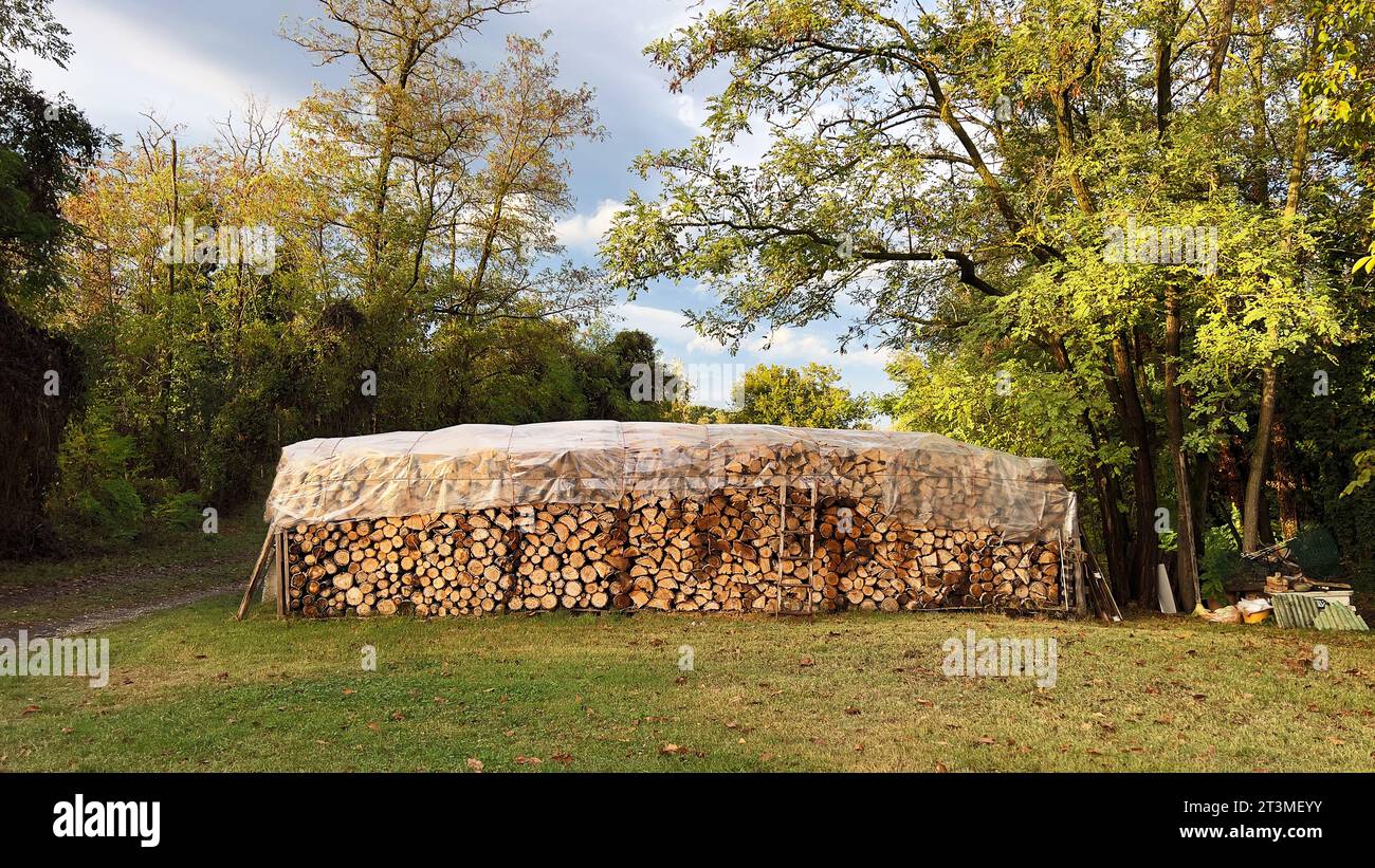pile of heating wood Stock Photo - Alamy