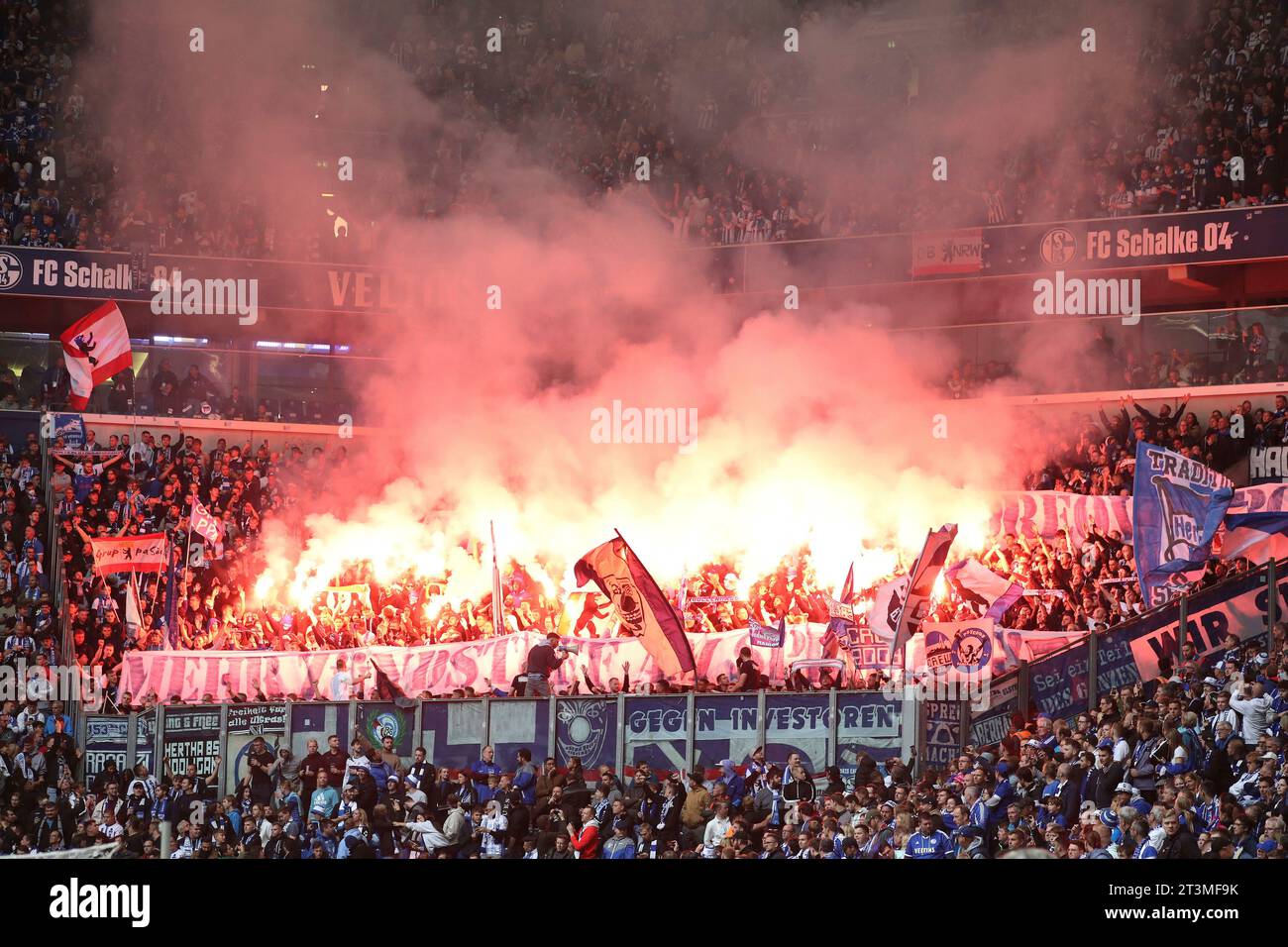 Pyro bengalo bengalos hi-res stock photography and images - Alamy