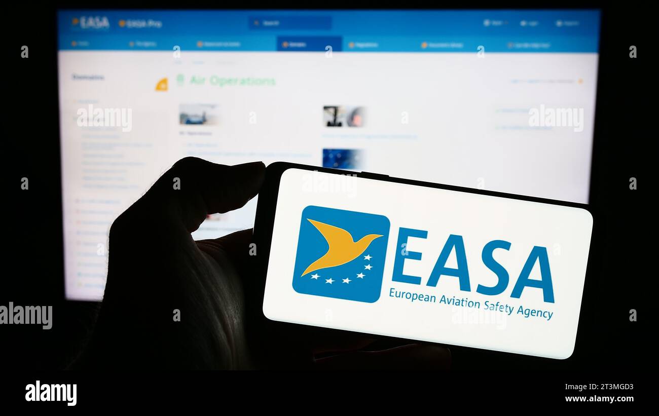 Internet safety logo hi-res stock photography and images - Alamy