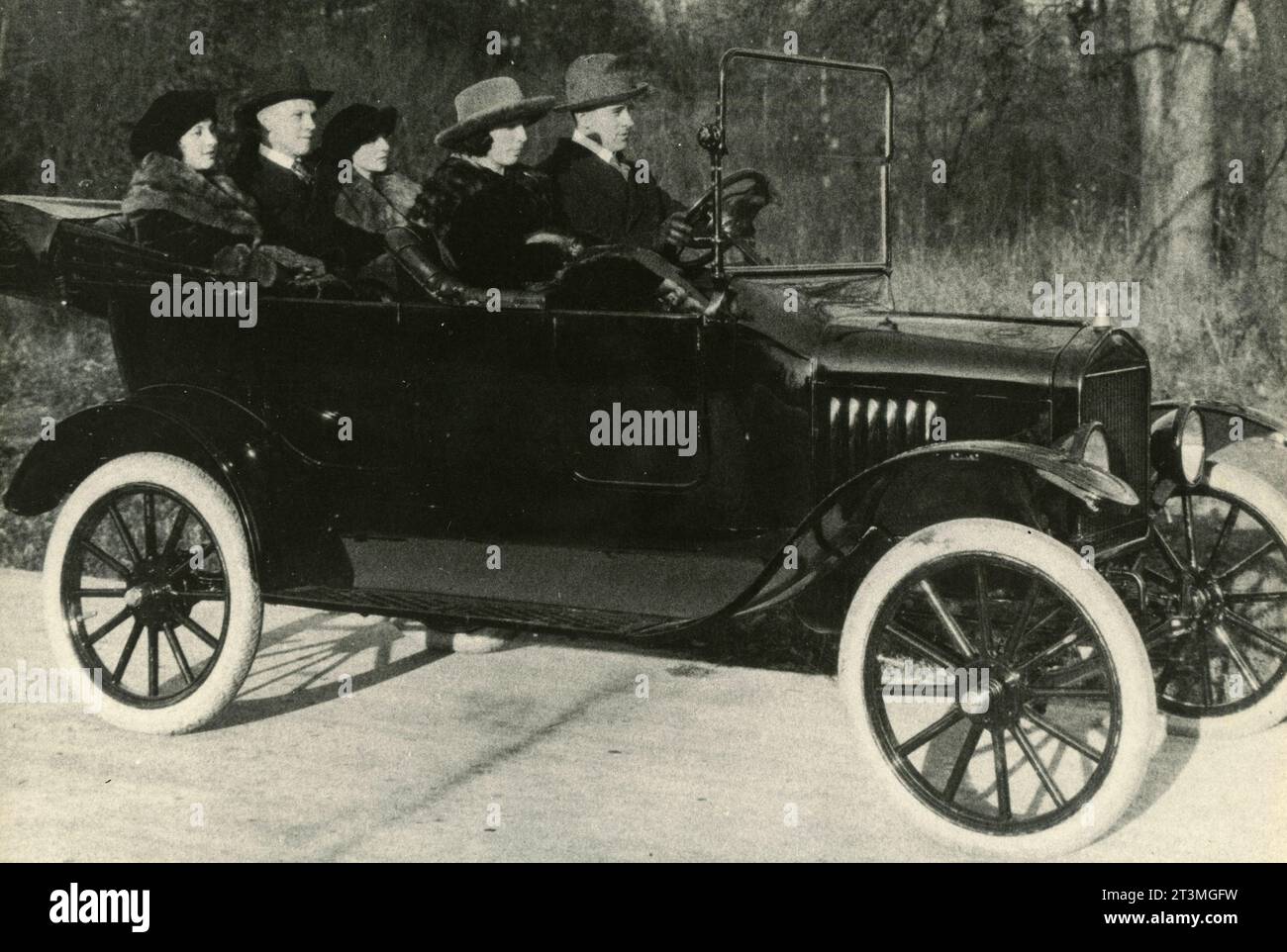 Family onboard a Ford model T car, USA 1919 Stock Photo - Alamy