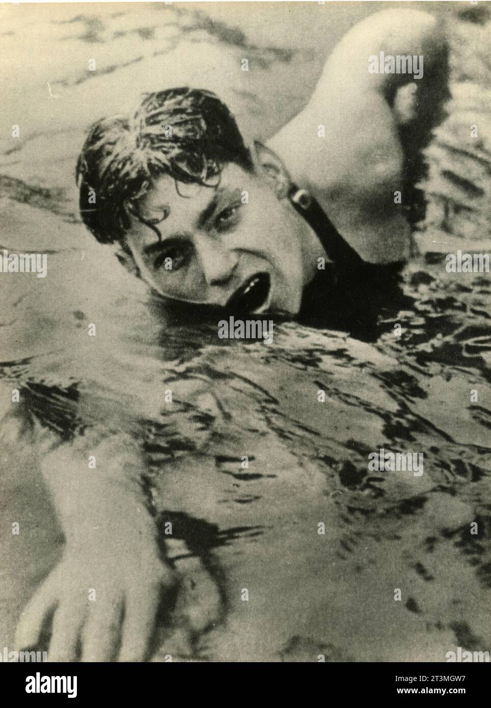American swimmer and actor Johnny Weissmuller wins the 100m Olympics ...