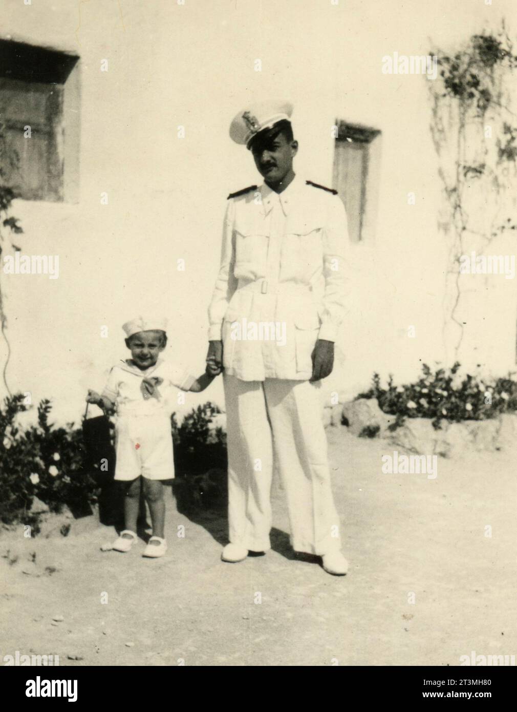 Italian colonial officer with a child, Mogadishu, Somalia 1939 Stock ...