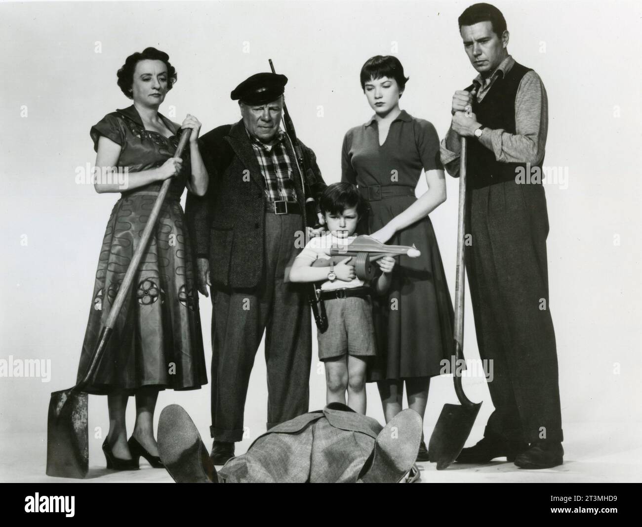 Actors Mildred Natwick, Edmund Gwenn, Jerry Mathers, Shirley MacLaine ...