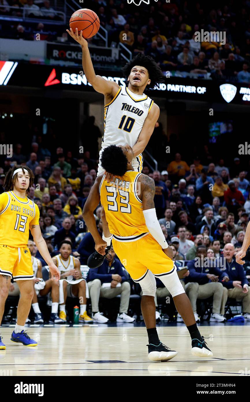FILE - prntoToledo guard RayJ Dennis (10) shoots against Kent State ...
