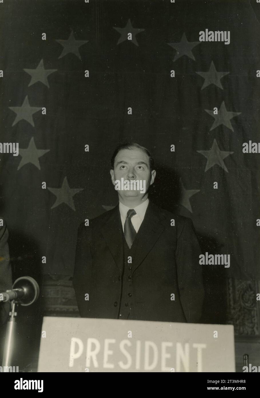 Irish politician Liam Cosgrave inaugurates the new emblem of the ...