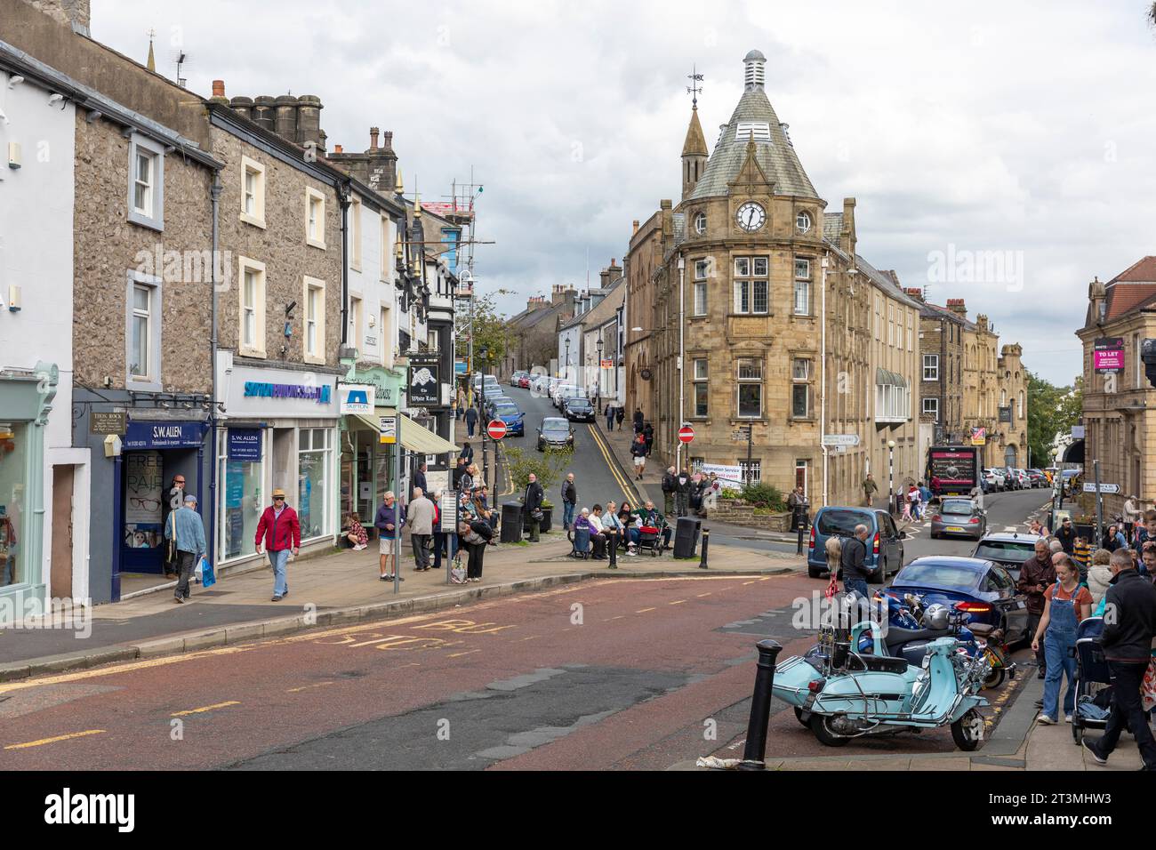 Clitheroe town centre, a Lancashire town in the Ribble valley Stock ...