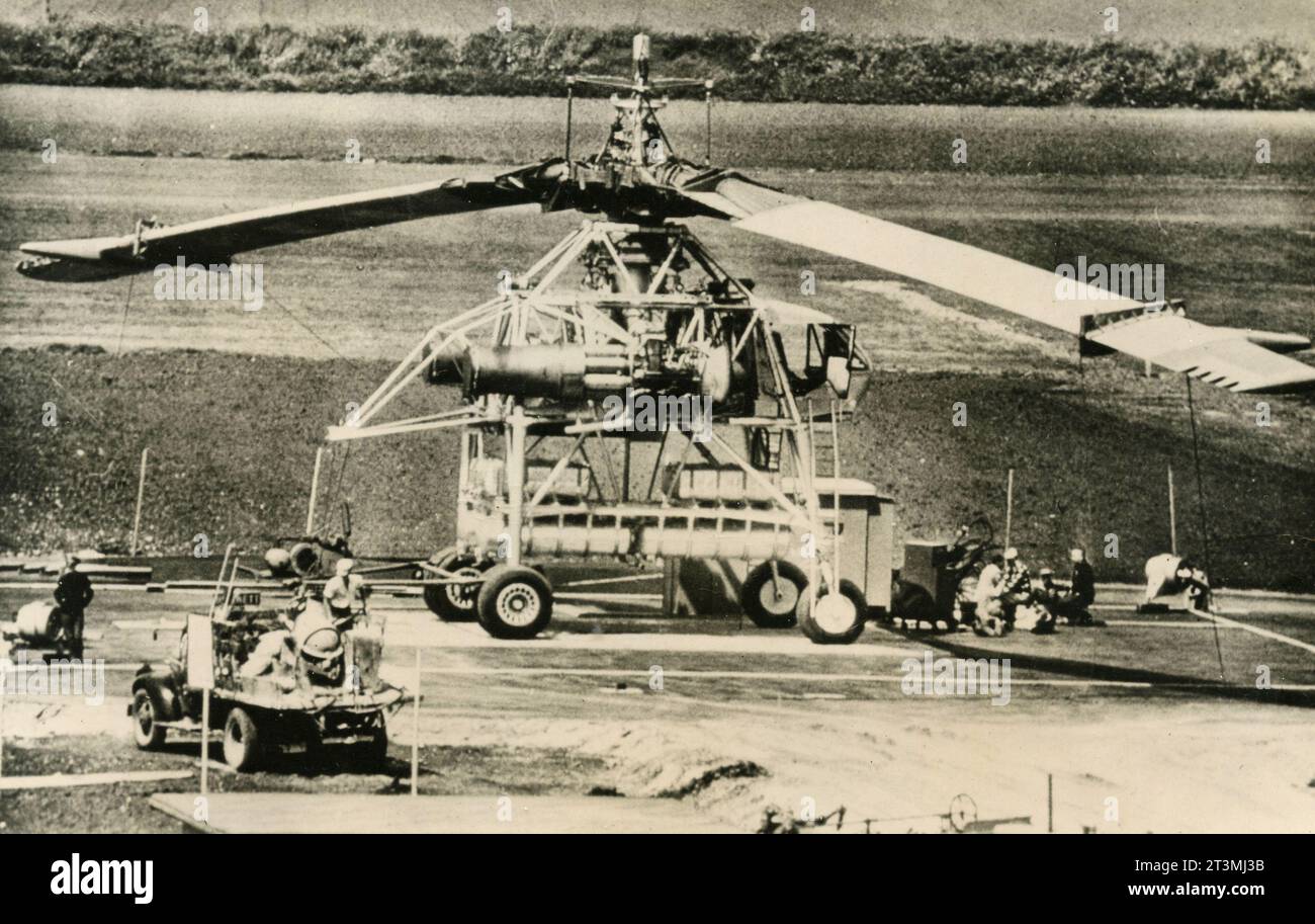 The new helicopter XH-17 built for Howard Hughes, USA 1950 Stock Photo ...
