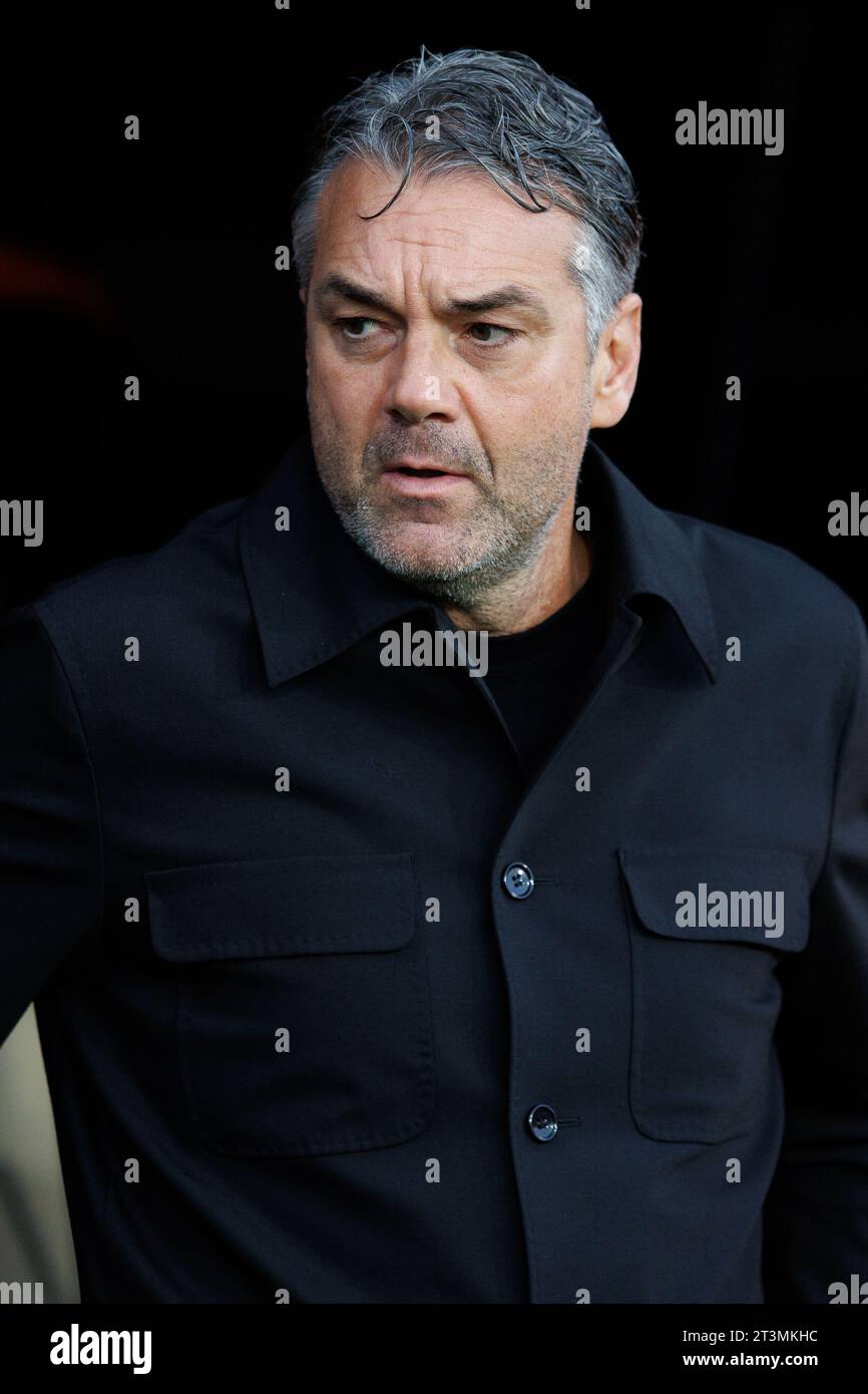 Barcelona, Spain. 25th Oct, 2023. The coach Marino Pusic in action ...