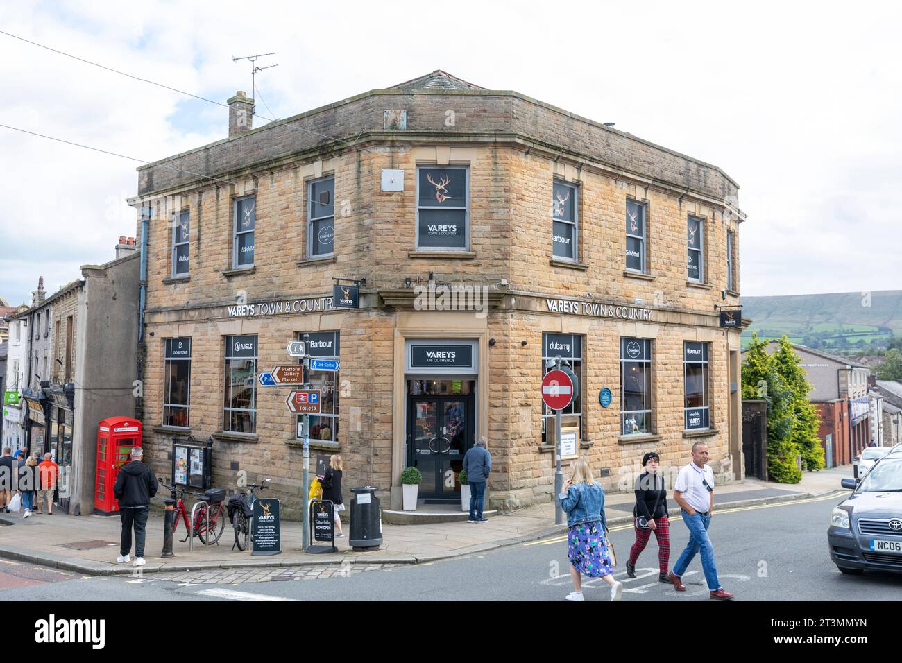 Clitheroe town centre, Vareys town and country upmarket clothing store ...