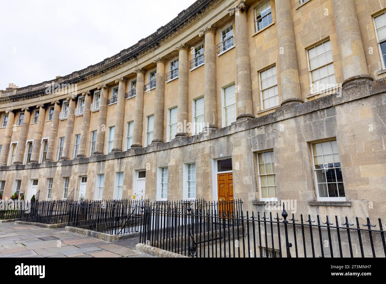 The Royal Crescent of terraced stone homes houses in Bath city centre ...
