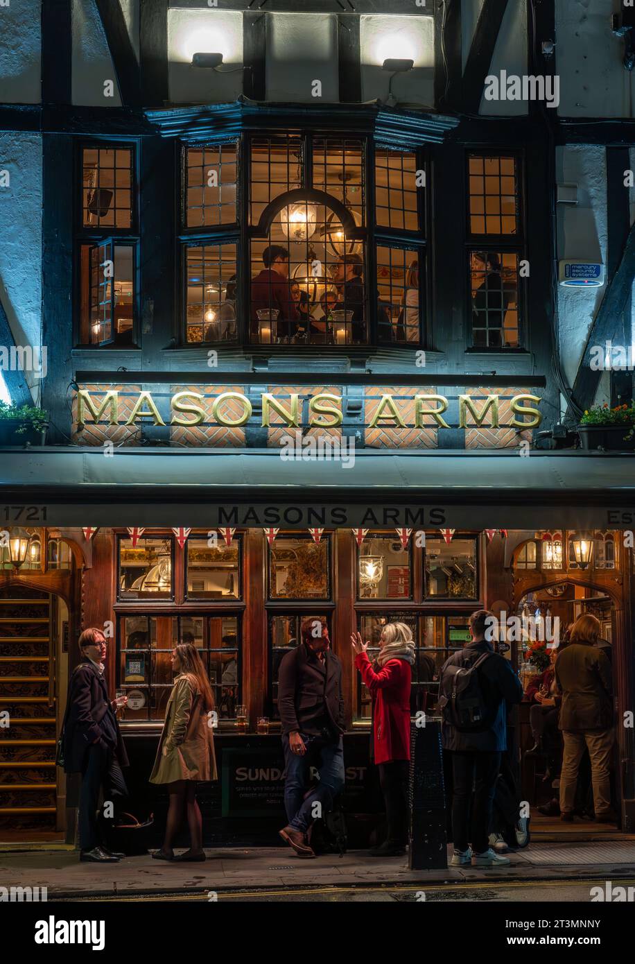 People drinking in a pub in Mayfair,London,England,UK Stock Photo - Alamy