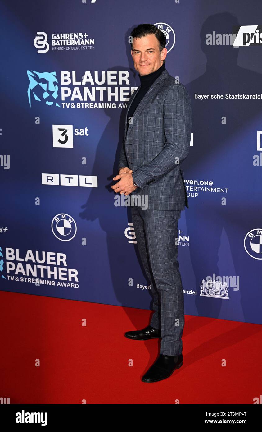 Munich, Germany. 25th Oct, 2023. Actor Torben Liebrecht stands on the ...