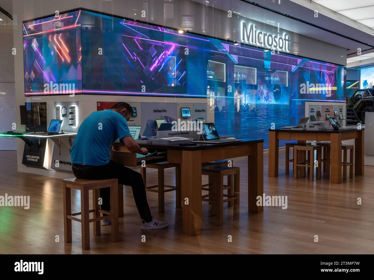 Microsoft store hi-res stock photography and images - Alamy