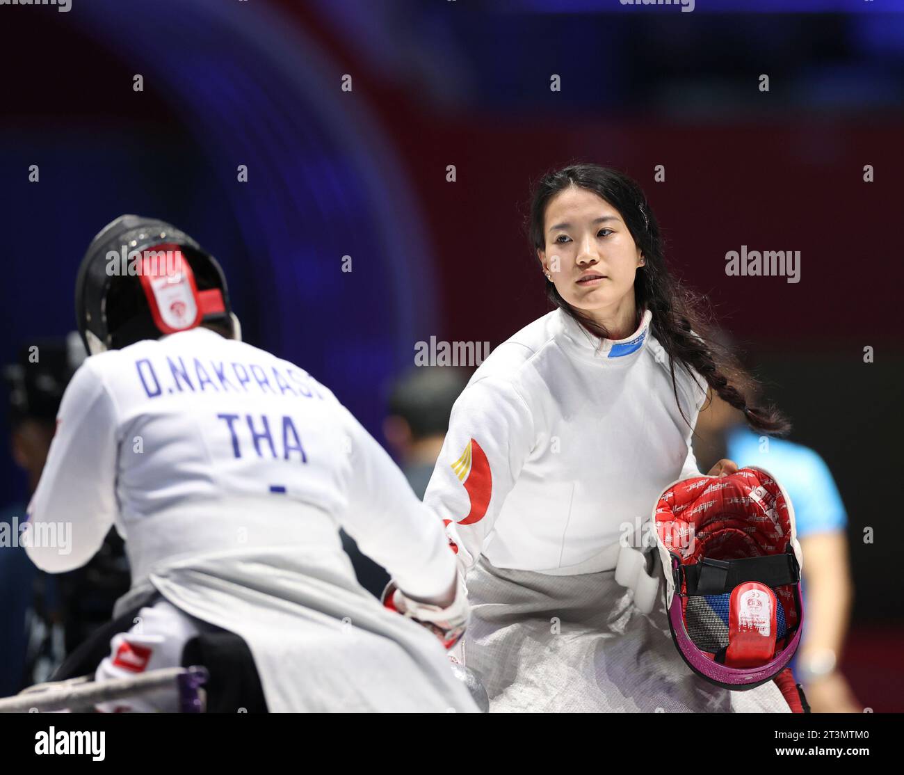 Hangzhou, China's Zhejiang Province. 26th Oct, 2023. Gu Haiyan (R) of China greets Duean ...