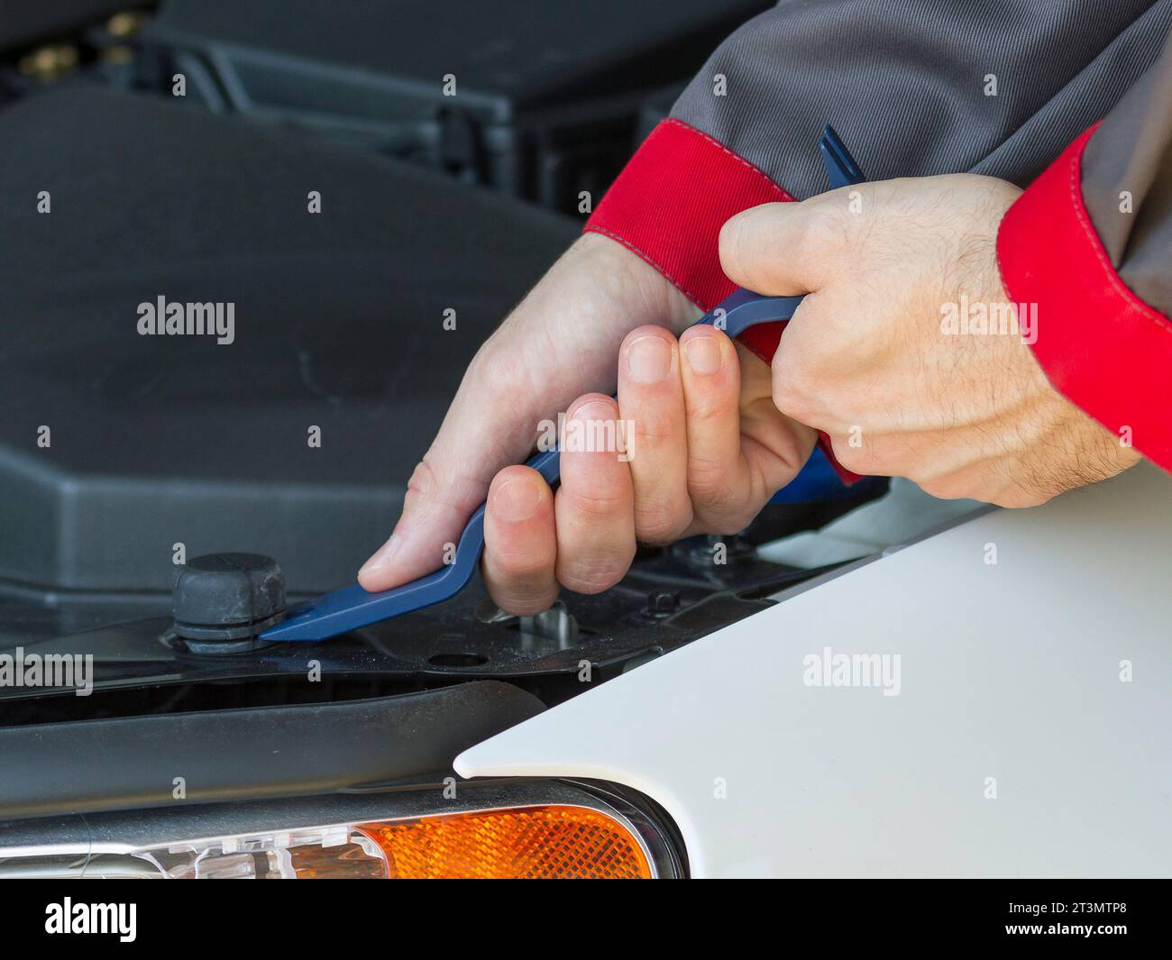 Mechanic preparing car bodywork hi-res stock photography and images - Alamy