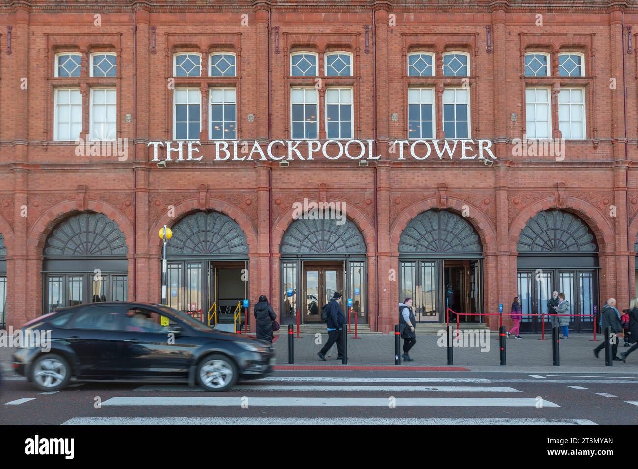 Tourists in front of the entrance to Blackpool Tower Stock Photo - Alamy