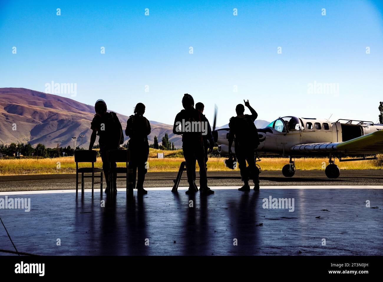 Skydiving and plane hi-res stock photography and images - Alamy