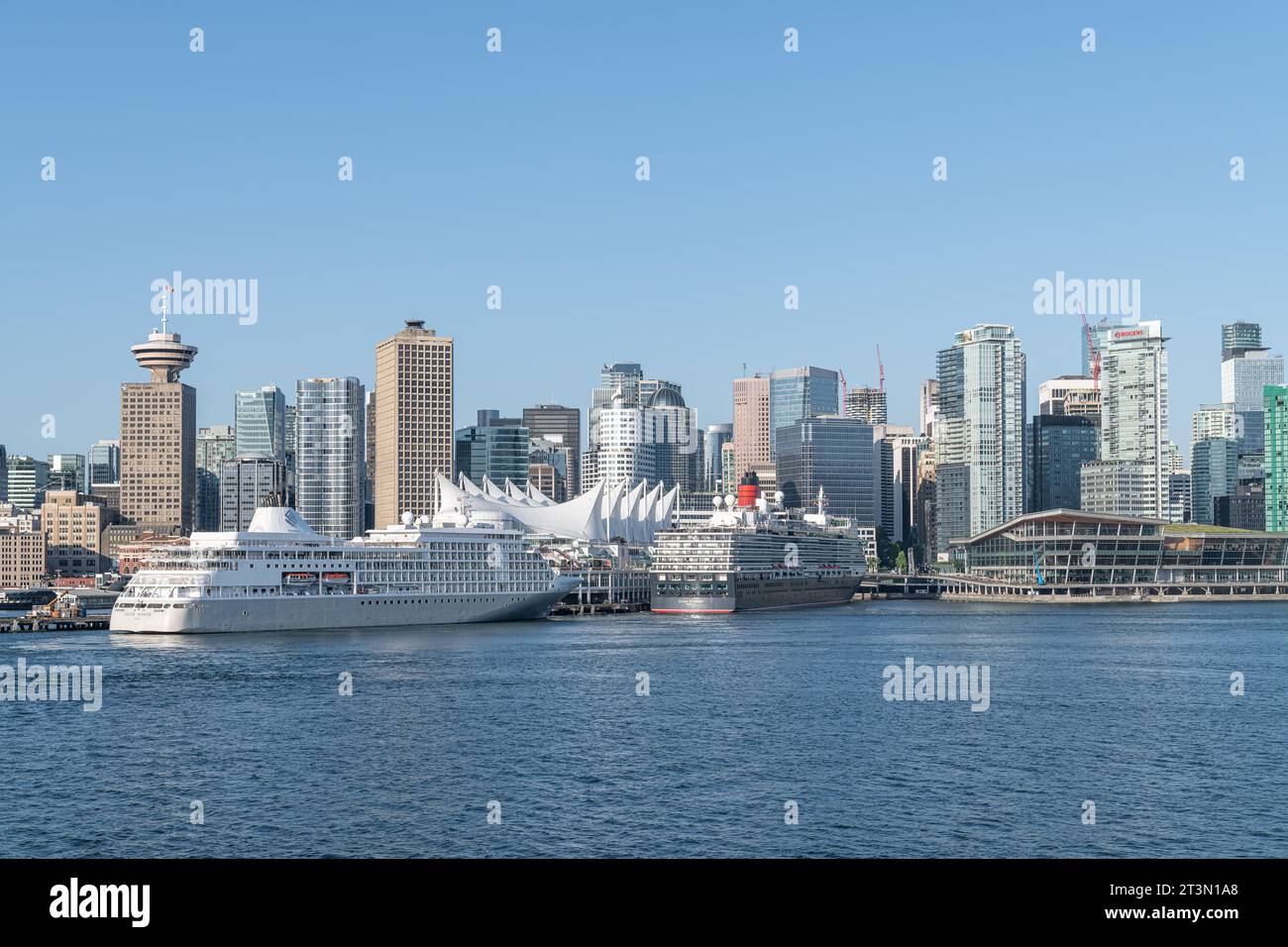 The Silver Whisper and Queen Elizabeth cruise ships docked at the ...