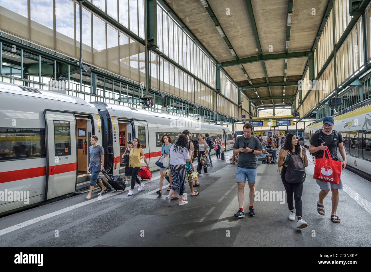 Stuttgart hauptbahnhof hi-res stock photography and images - Alamy
