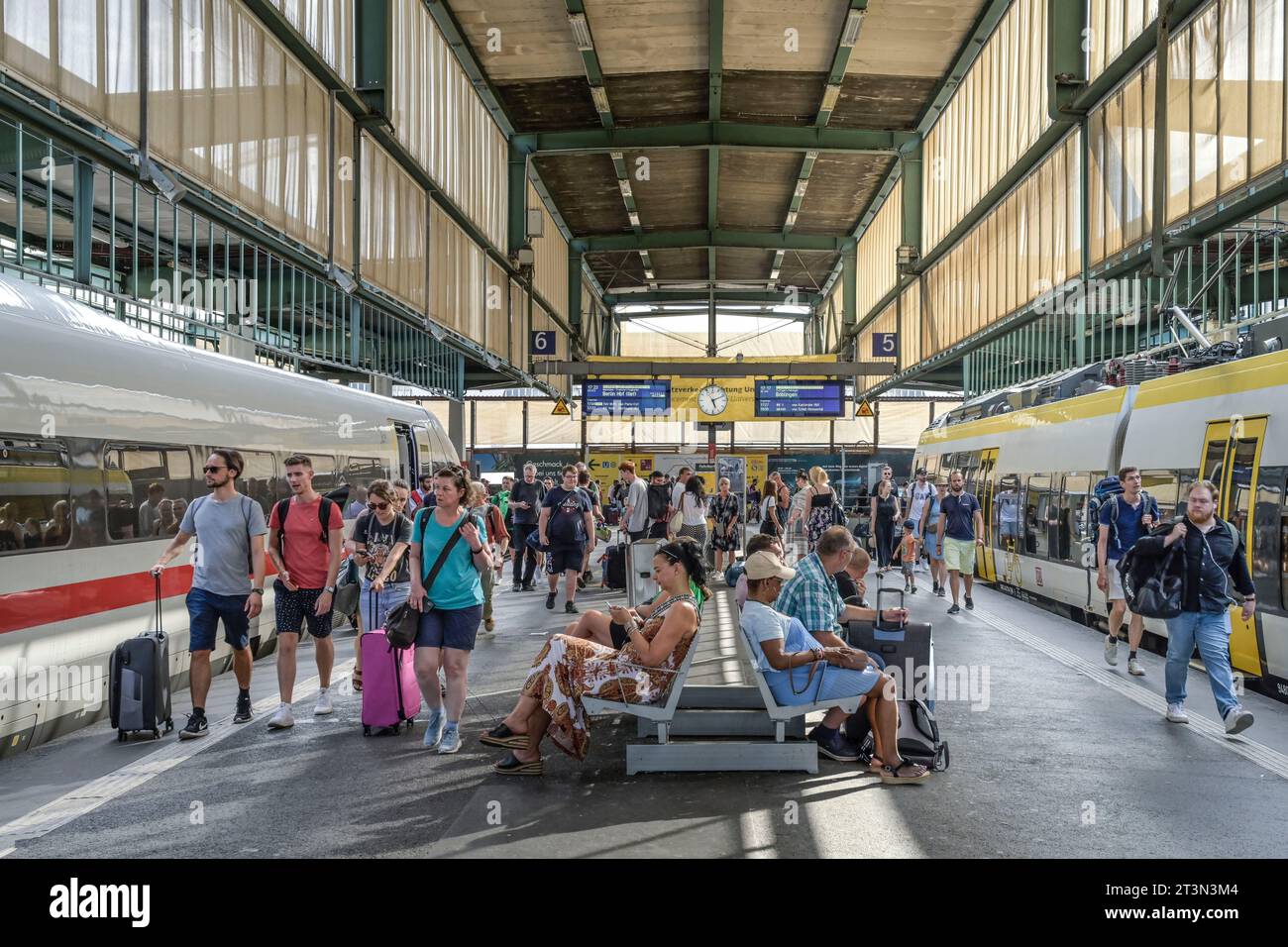 Stuttgart hauptbahnhof hi-res stock photography and images - Alamy