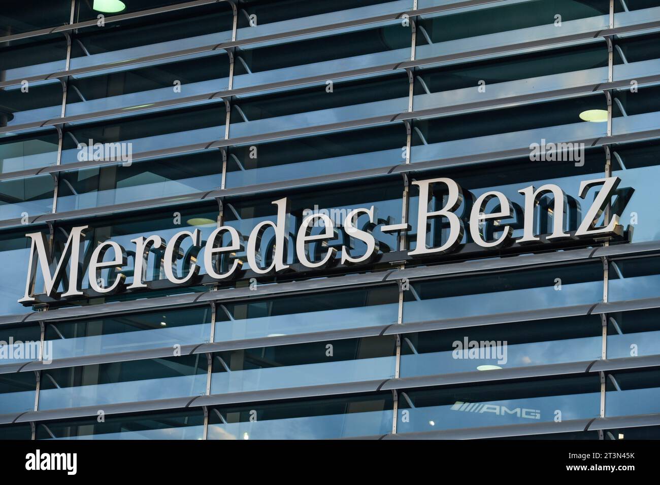 Zentrale mercedes benz hi-res stock photography and images - Alamy