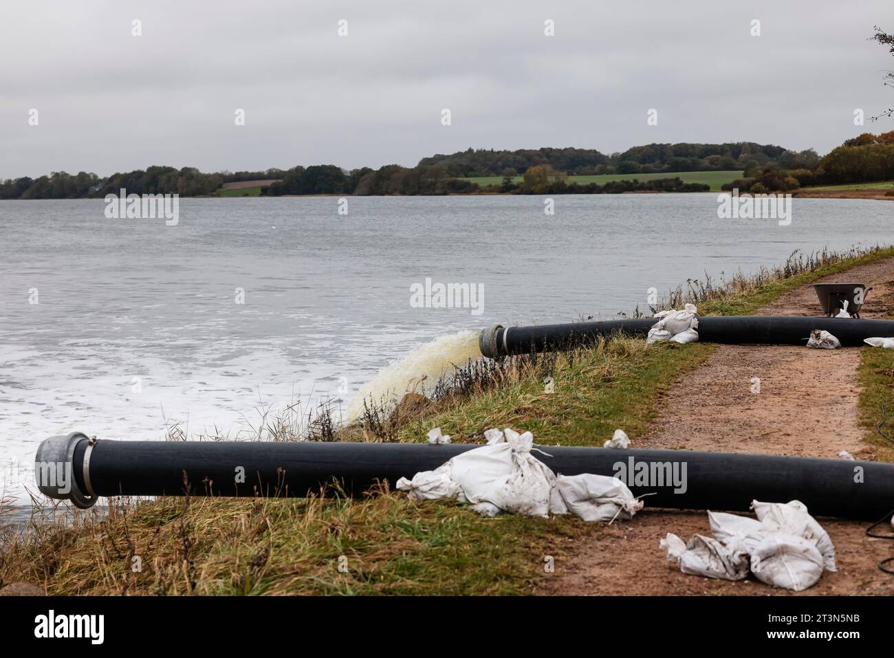 Arnis, Germany. 26th Oct, 2023. Water is pumped into the Schlei. After ...