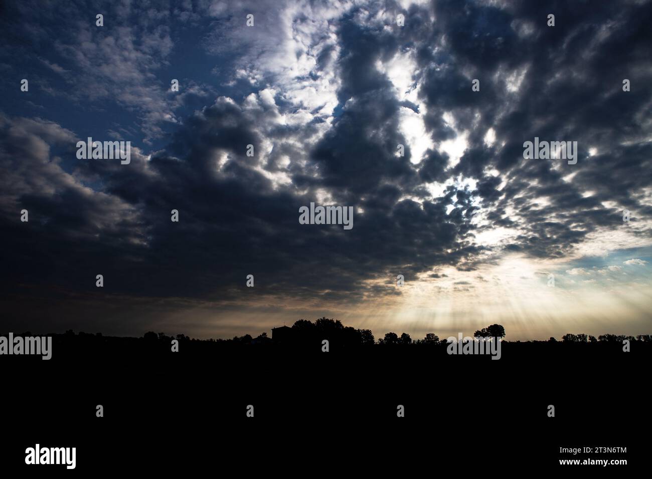 Cumulus clouds over prairie hi-res stock photography and images - Alamy