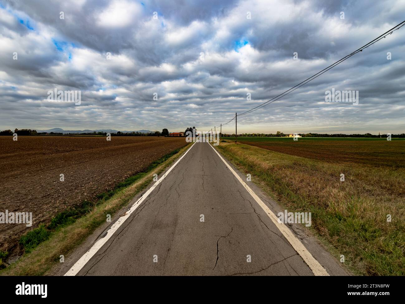 Cumulus clouds over prairie hi-res stock photography and images - Alamy