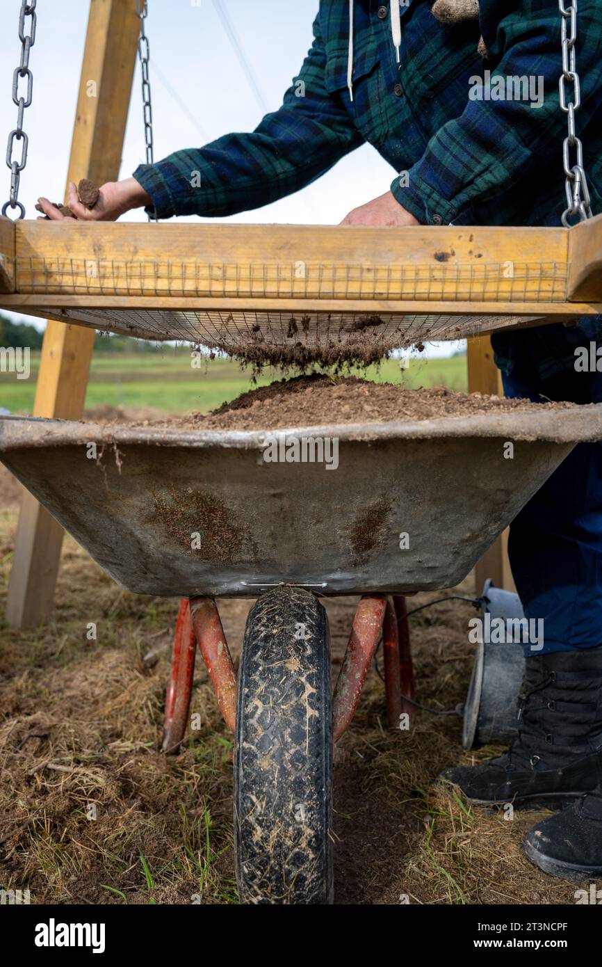 Soil sieve archaeology hi-res stock photography and images - Alamy