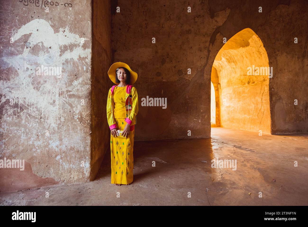Traditional dance bagan pagan myanmar hi-res stock photography and ...