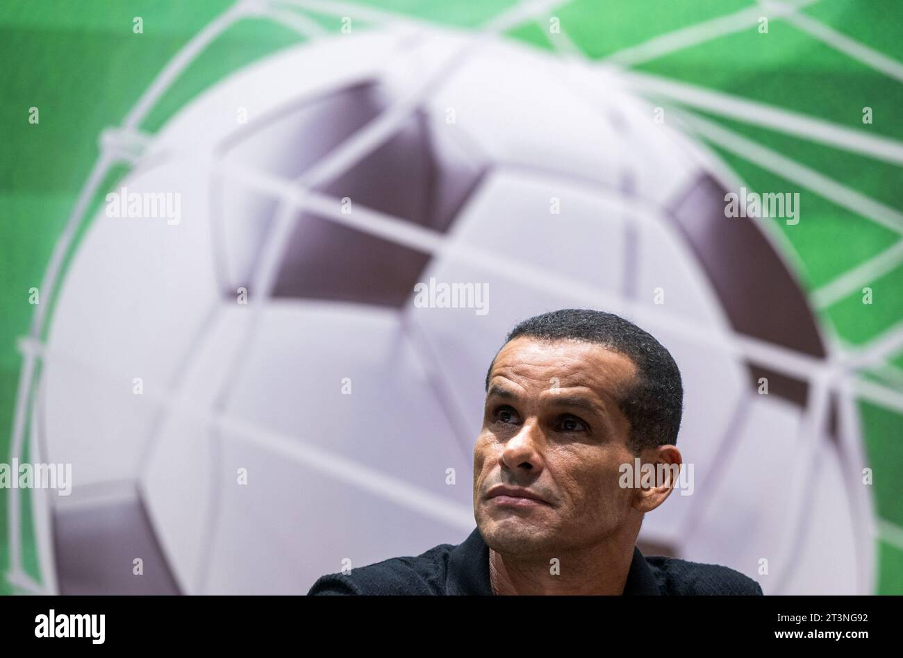 Daye, China's Hubei Province. 26th Oct, 2023. Brazilian football legend ...