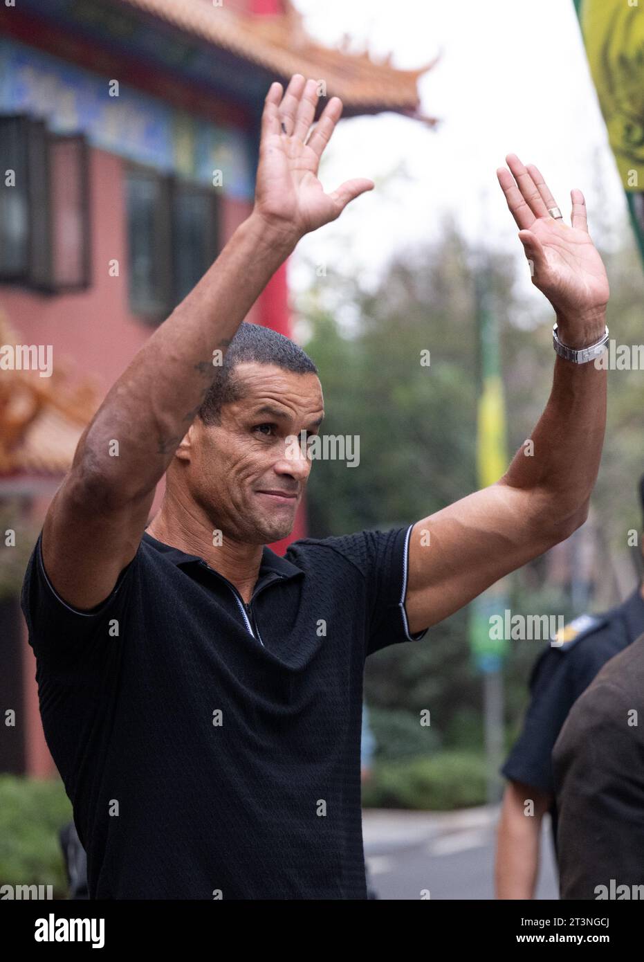 Daye, China's Hubei Province. 26th Oct, 2023. Brazilian football legend ...