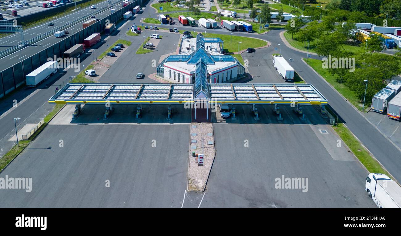 An aerial view of a highway rest area with a restaurant and large car ...