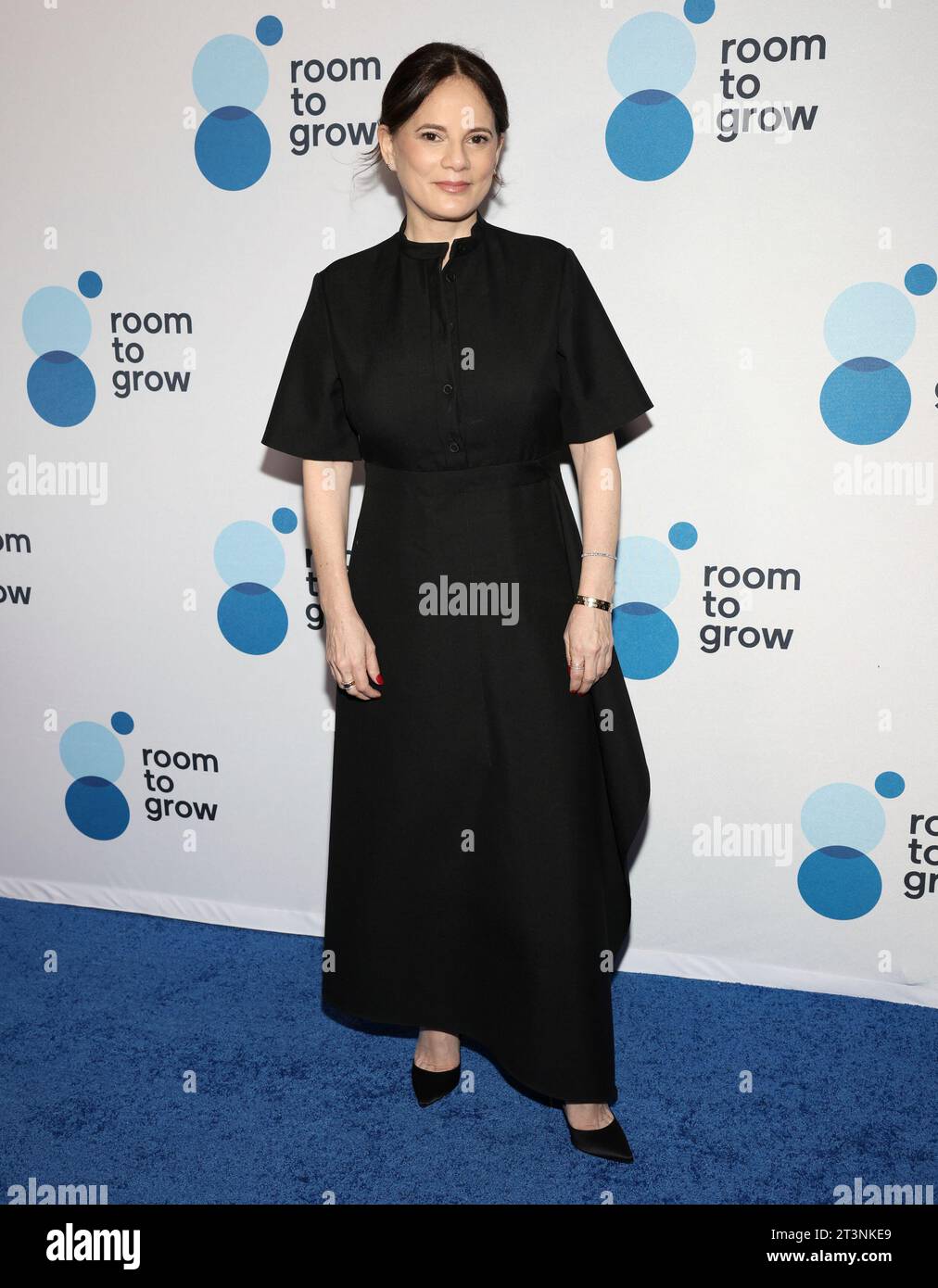 Julie Burns attends the Room to Grow 25th anniversary gala at the ...