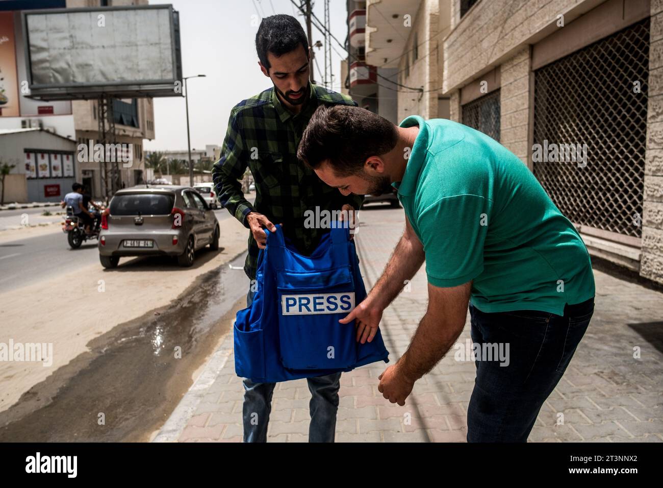 Michael Bunel / Le Pictorium - Journalism: Covering the conflict in ...