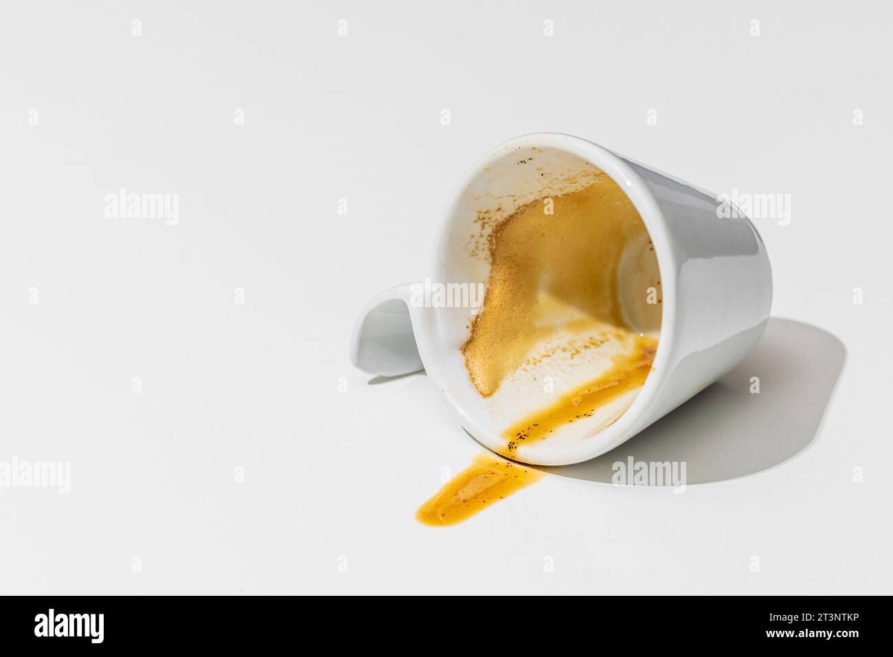 Empty coffee table hi-res stock photography and images - Alamy