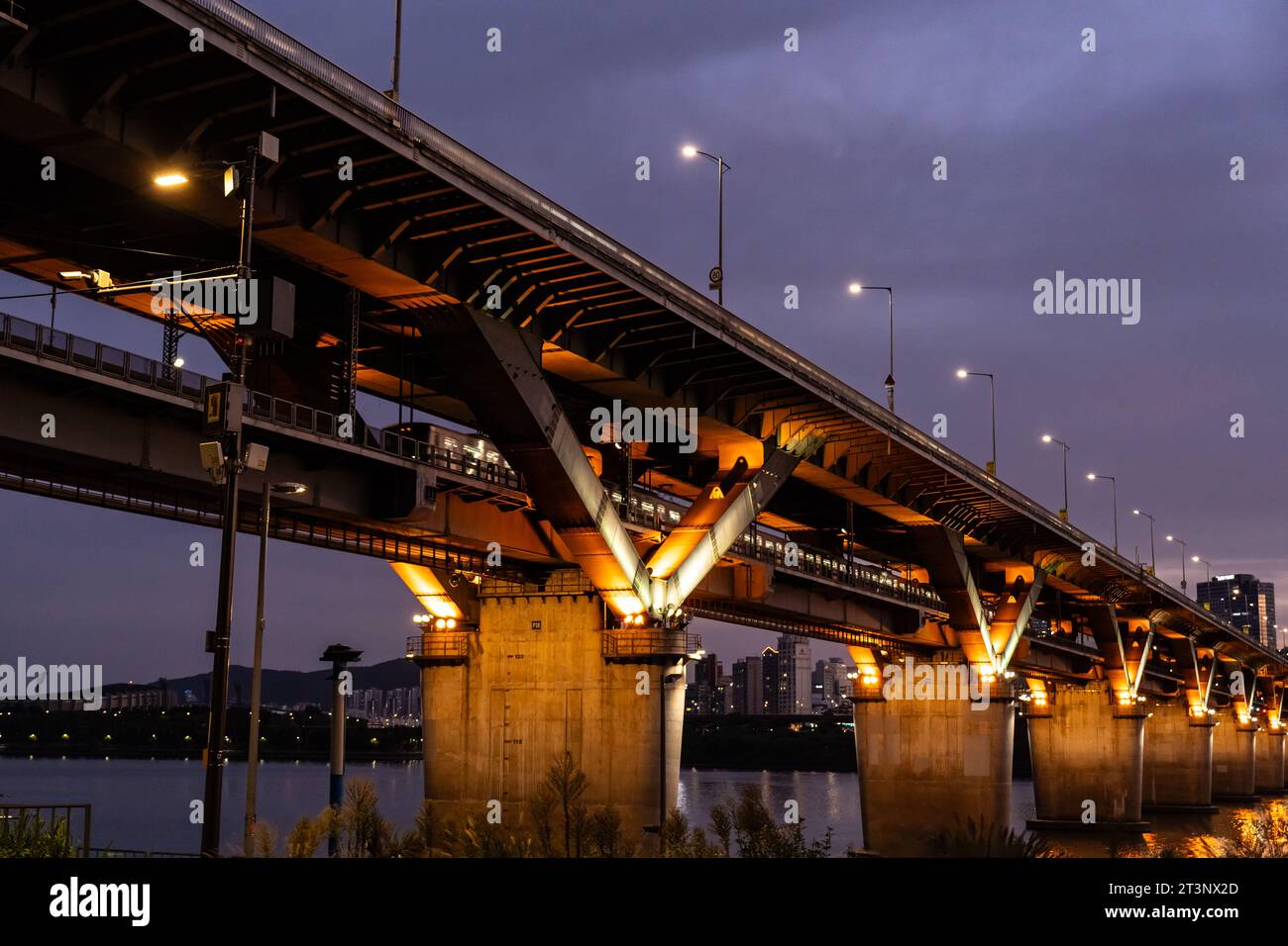 Bridge in korea and han river, cheongdamdaegyo or cheongdam bridge in ...