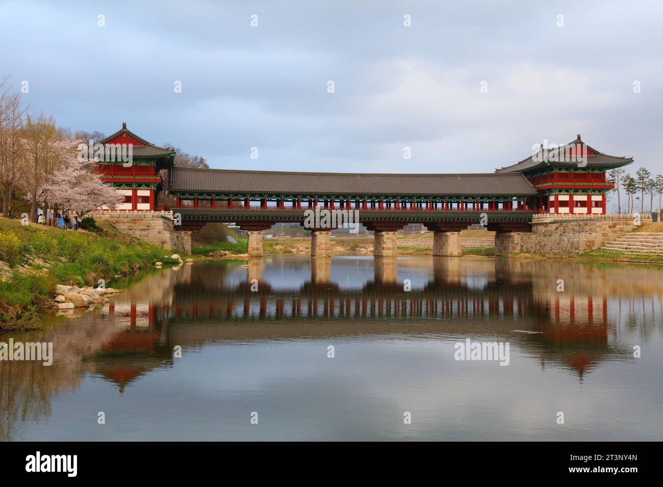 Woljeong Bridge (Woljeonggyo), covered bridge next to Gyochon ...