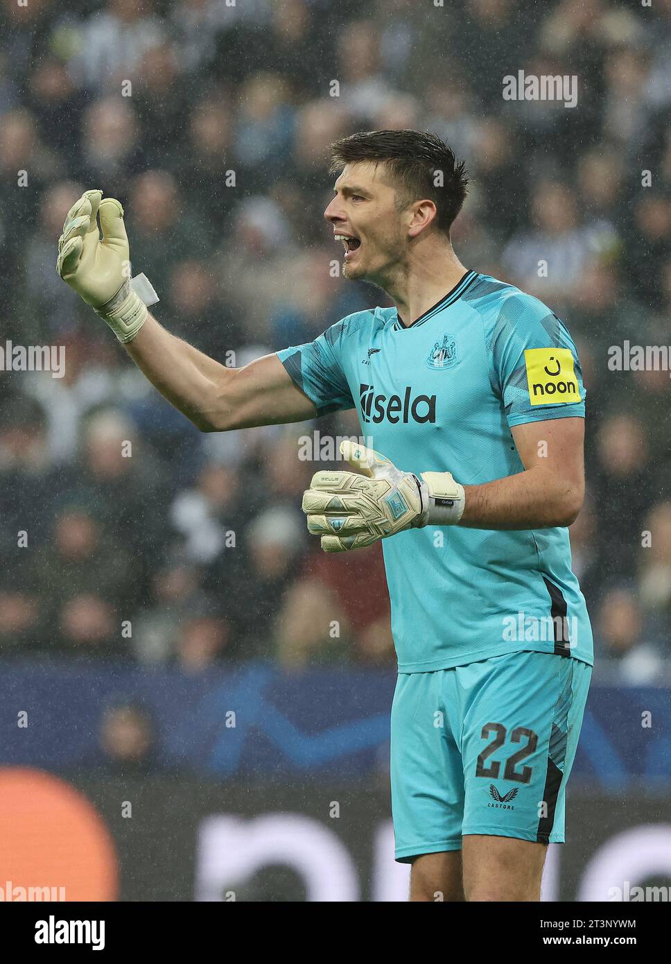 Newcastle Upon Tyne, UK. 25th Oct, 2023. Nick Pope of Newcastle United ...