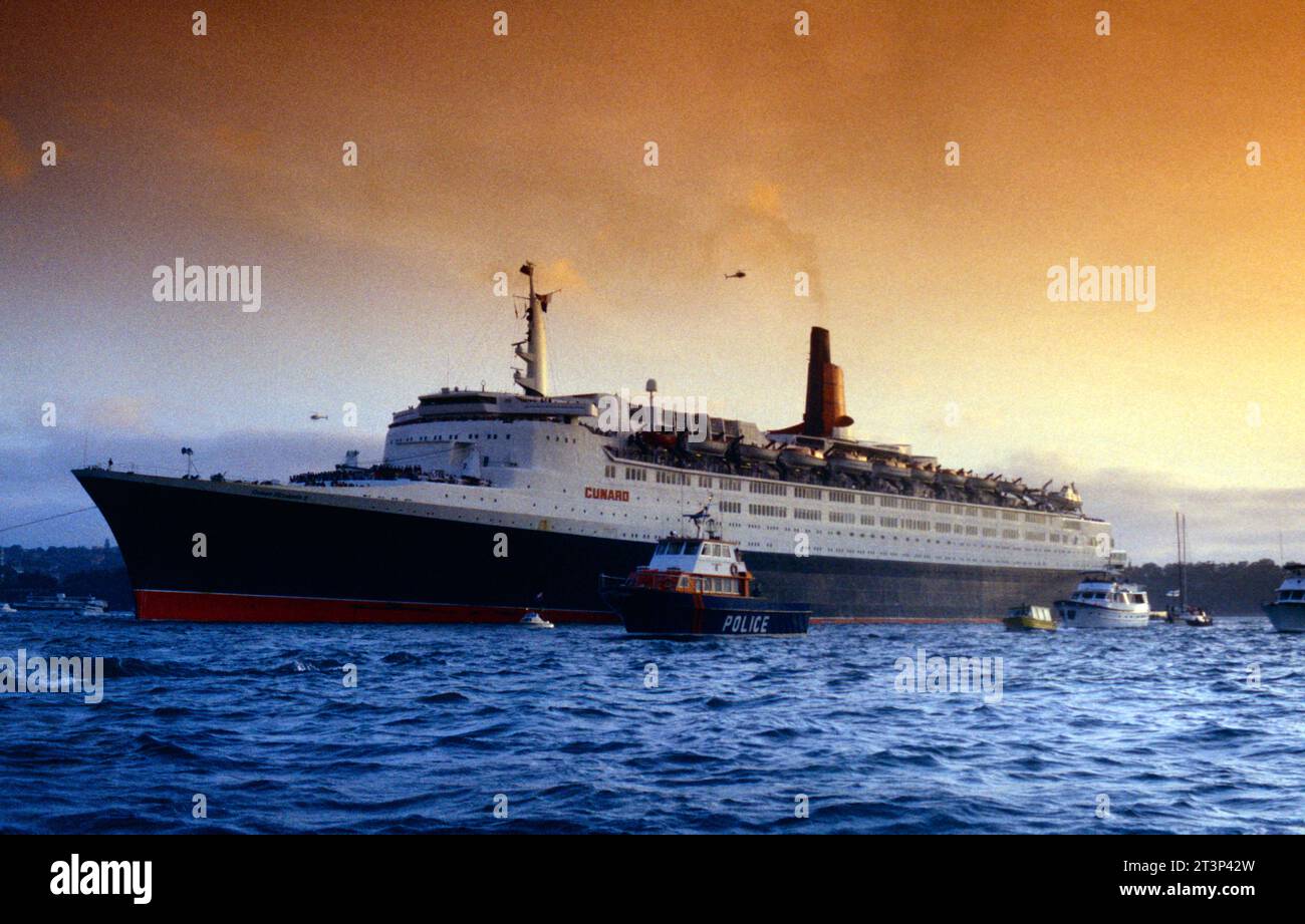 Australia. Cruise ship Queen Elizabeth 2nd (QEII) in Sydney harbour ...