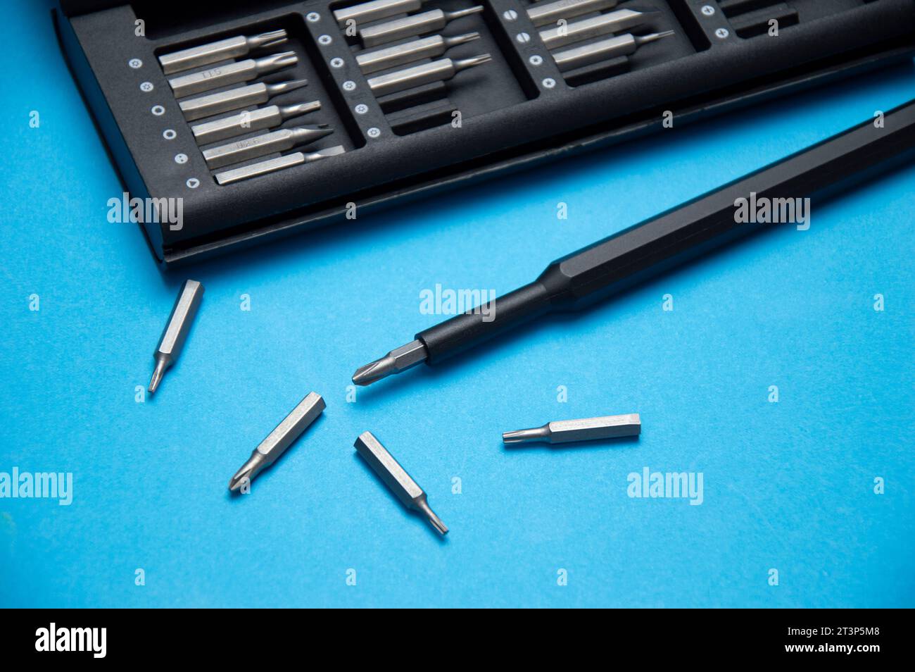 Small hand screwdriver with interchangeable tips, screwdriver for DIY ...