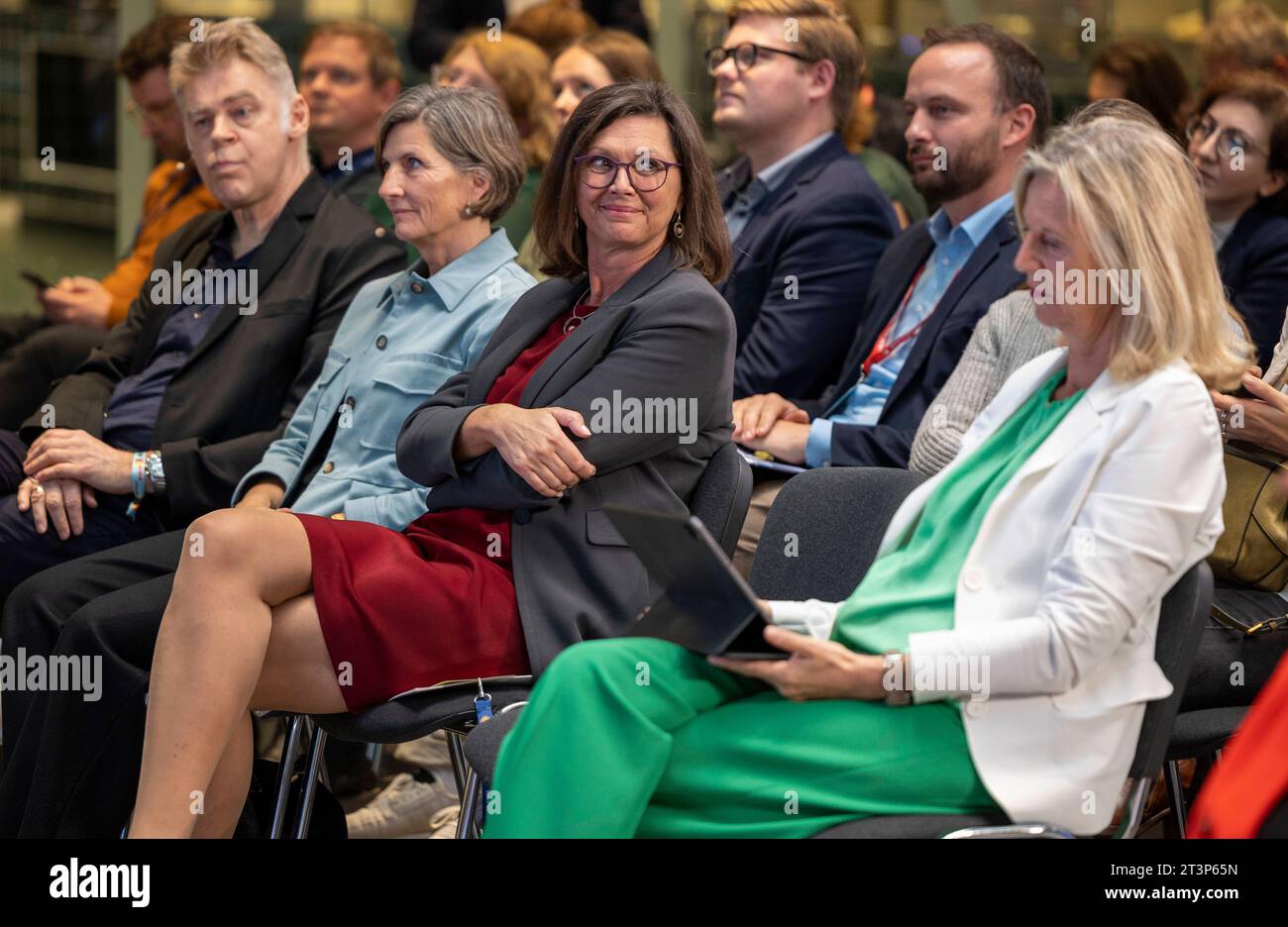 Katja Wildermuth r, Intendantin Bayerischer Rundfunk/BR und Ilse Aigner ...