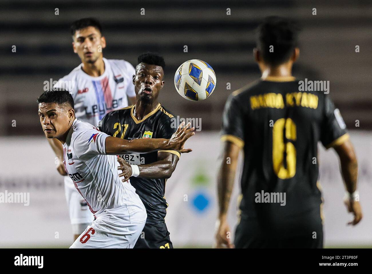 Manila. 26th Oct, 2023. Daniel Bernan Gadia (1st L) of the Philippines ...