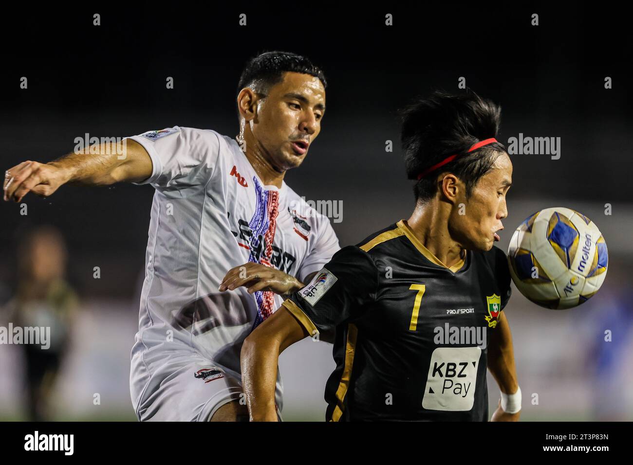 Manila. 26th Oct, 2023. Charles Dabao (L) of the Philippines' Dynamic ...
