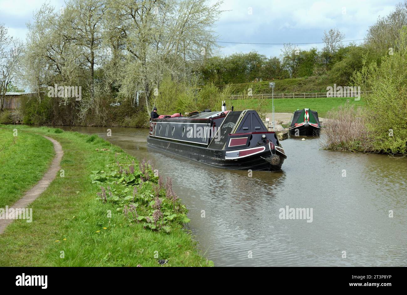 A Narrowboat travels down the Oxford canal near Ansty in Warwickshire ...